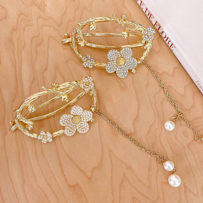 Elegant Pearl Flower Metal Hair Clip | guzelhanim.com